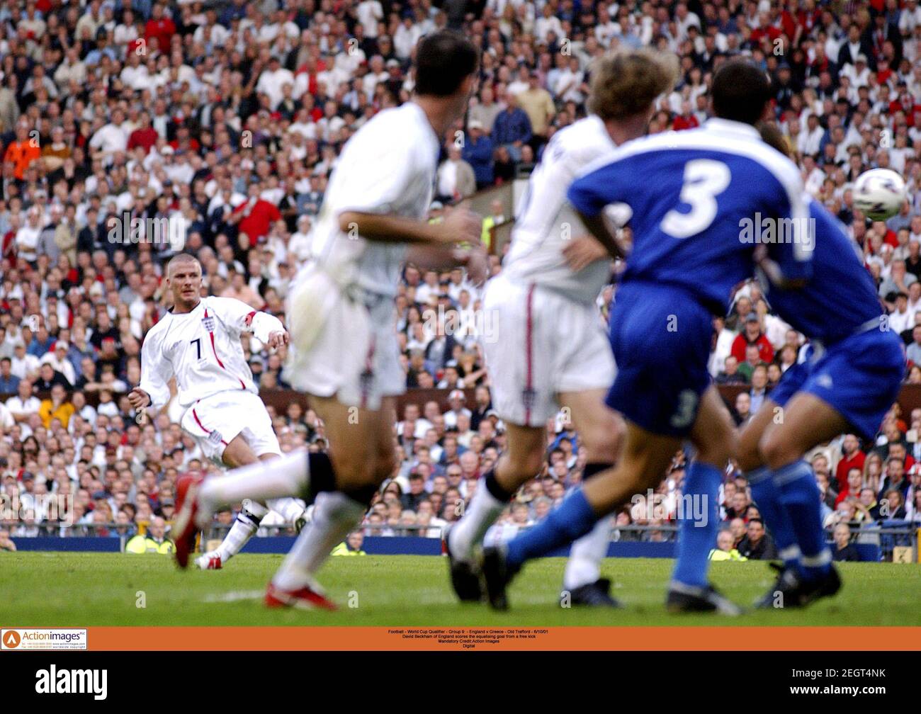 Beckham free kick greece hi-res stock photography and images - Alamy