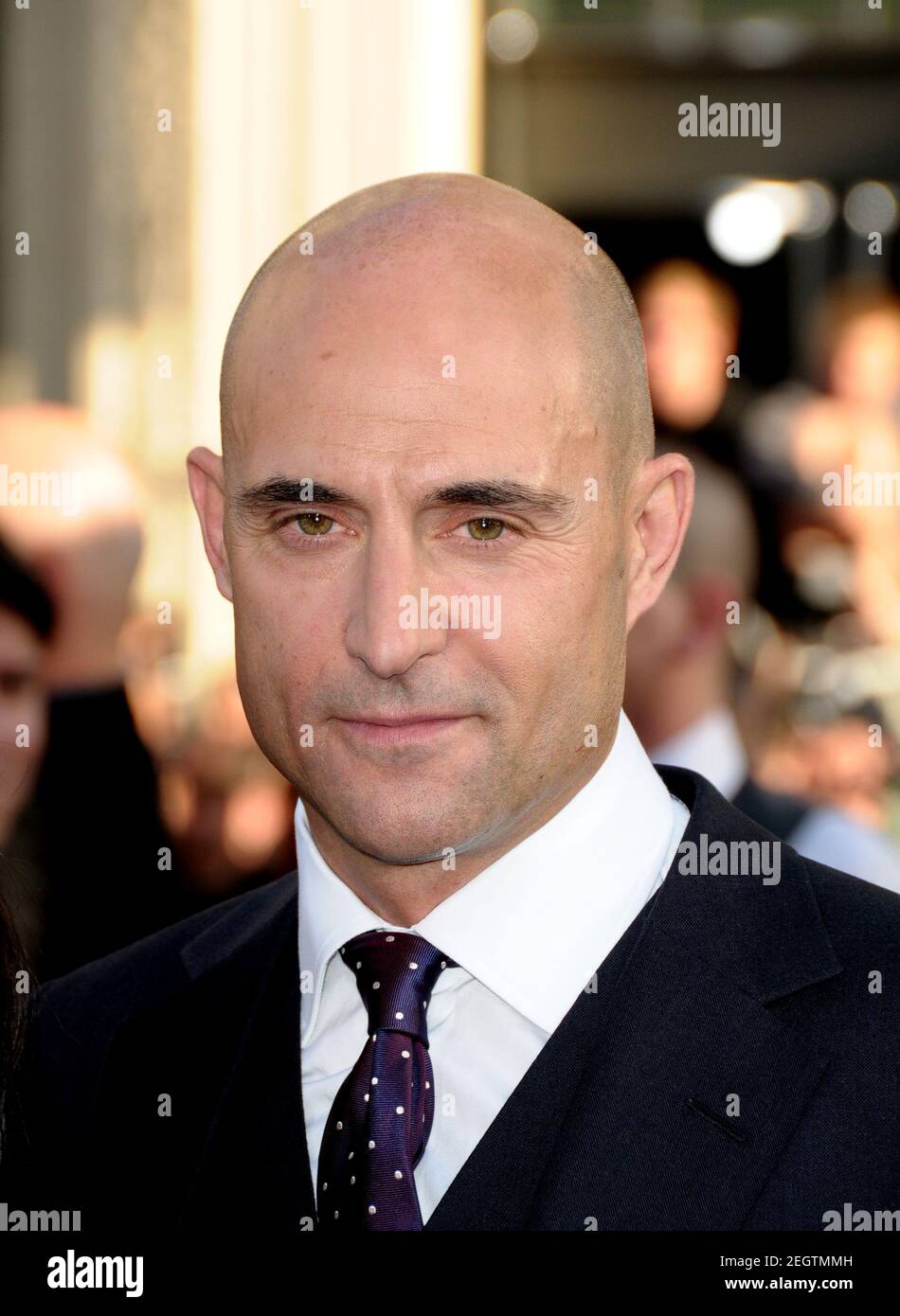Mark strong green lantern hi-res stock photography and images - Alamy