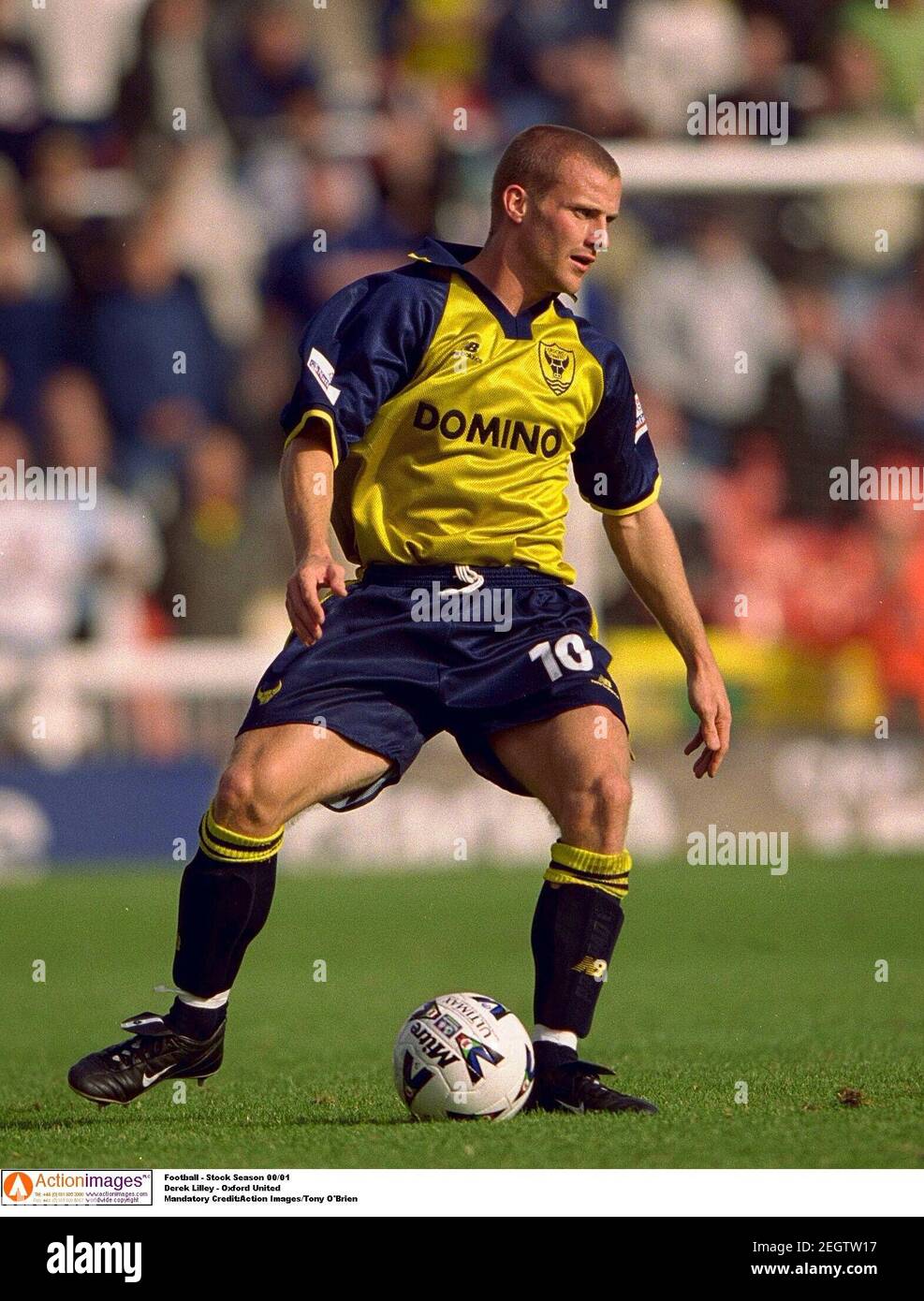 Football action derek lilley hi-res stock photography and images - Alamy