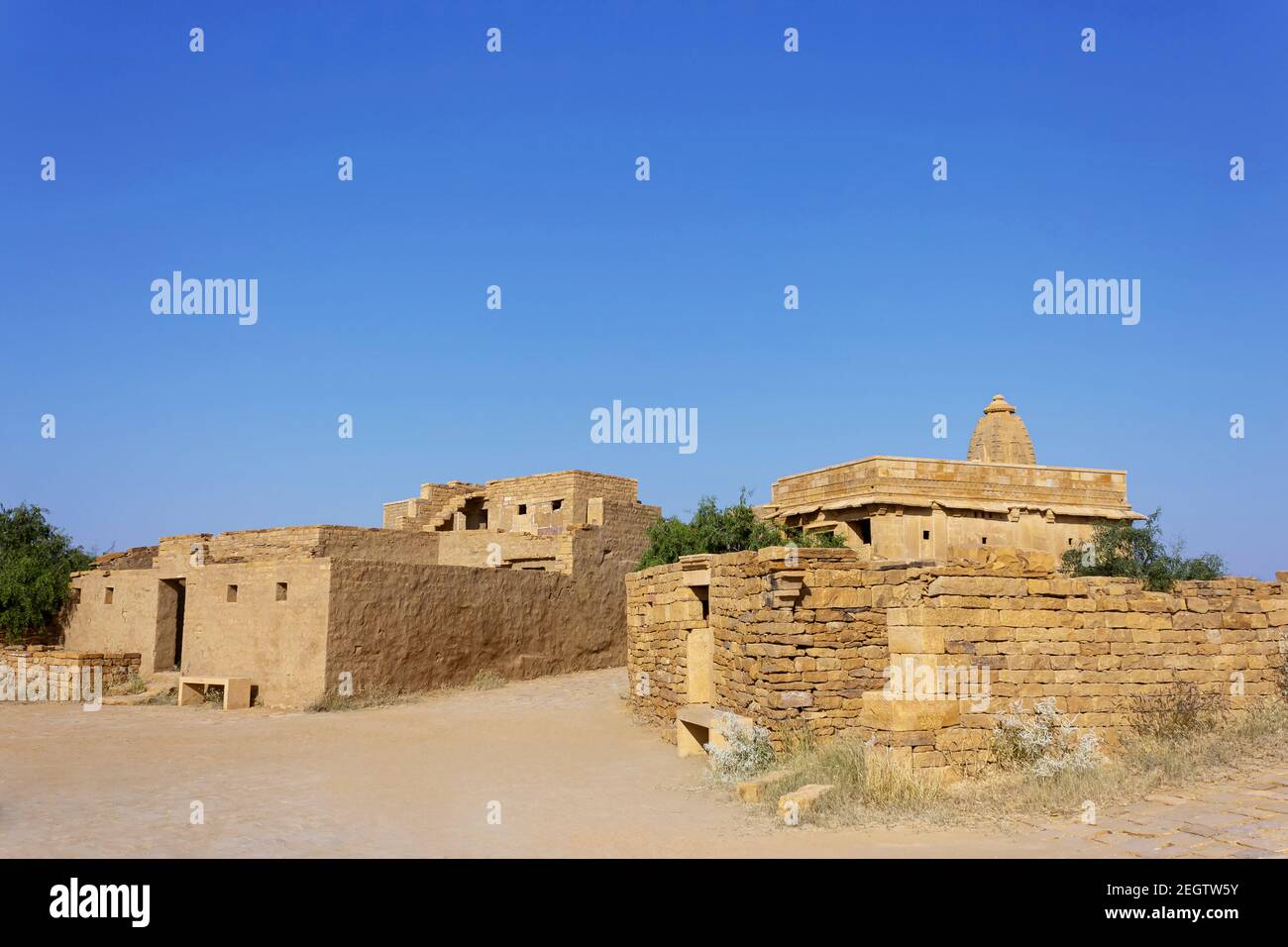 Old house and temple view of Kuldhara an abandoned village, Jaisalmer ...