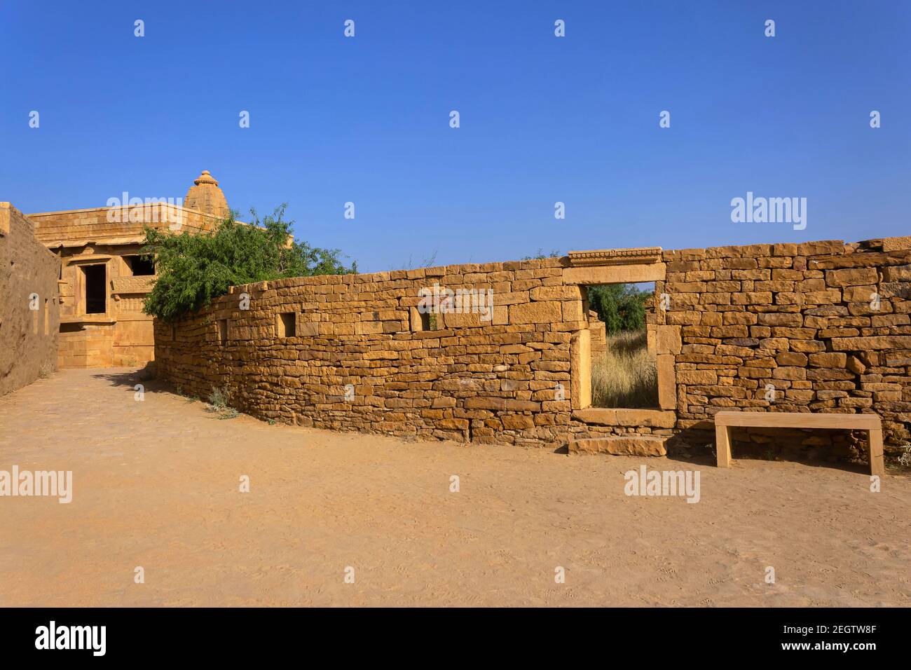 Old house and temple view of Kuldhara an abandoned village, Jaisalmer ...