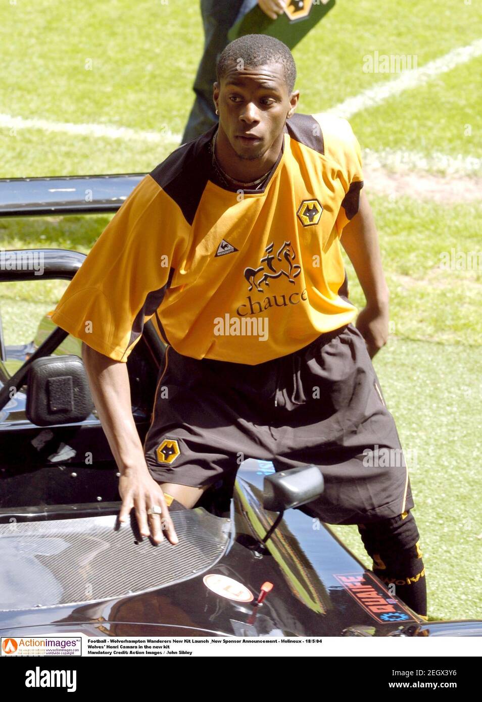 Wolves kit launch hi-res stock photography and images - Alamy