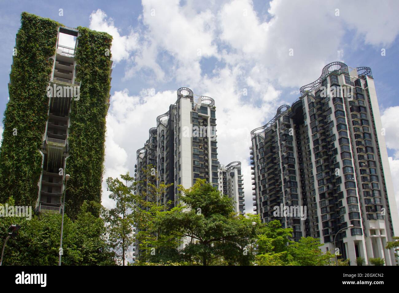 Tall buildings perspective hi-res stock photography and images - Alamy