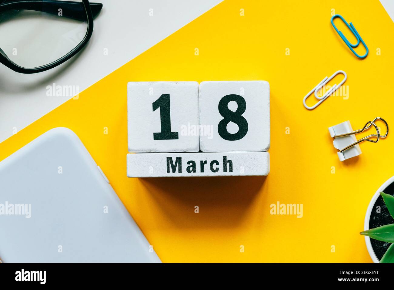 18 march calendar month hi-res stock photography and images - Alamy