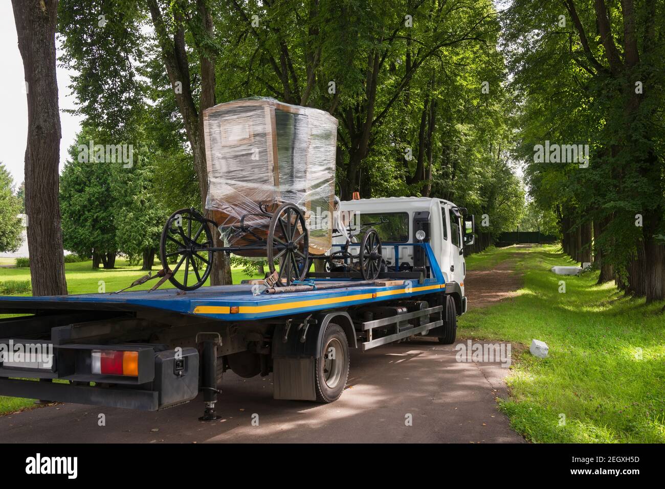 Carriage on a truck during transportation Stock Photo - Alamy
