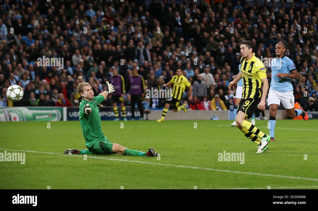 Lewandowski borussia dortmund etihad stadium hi-res stock photography ...