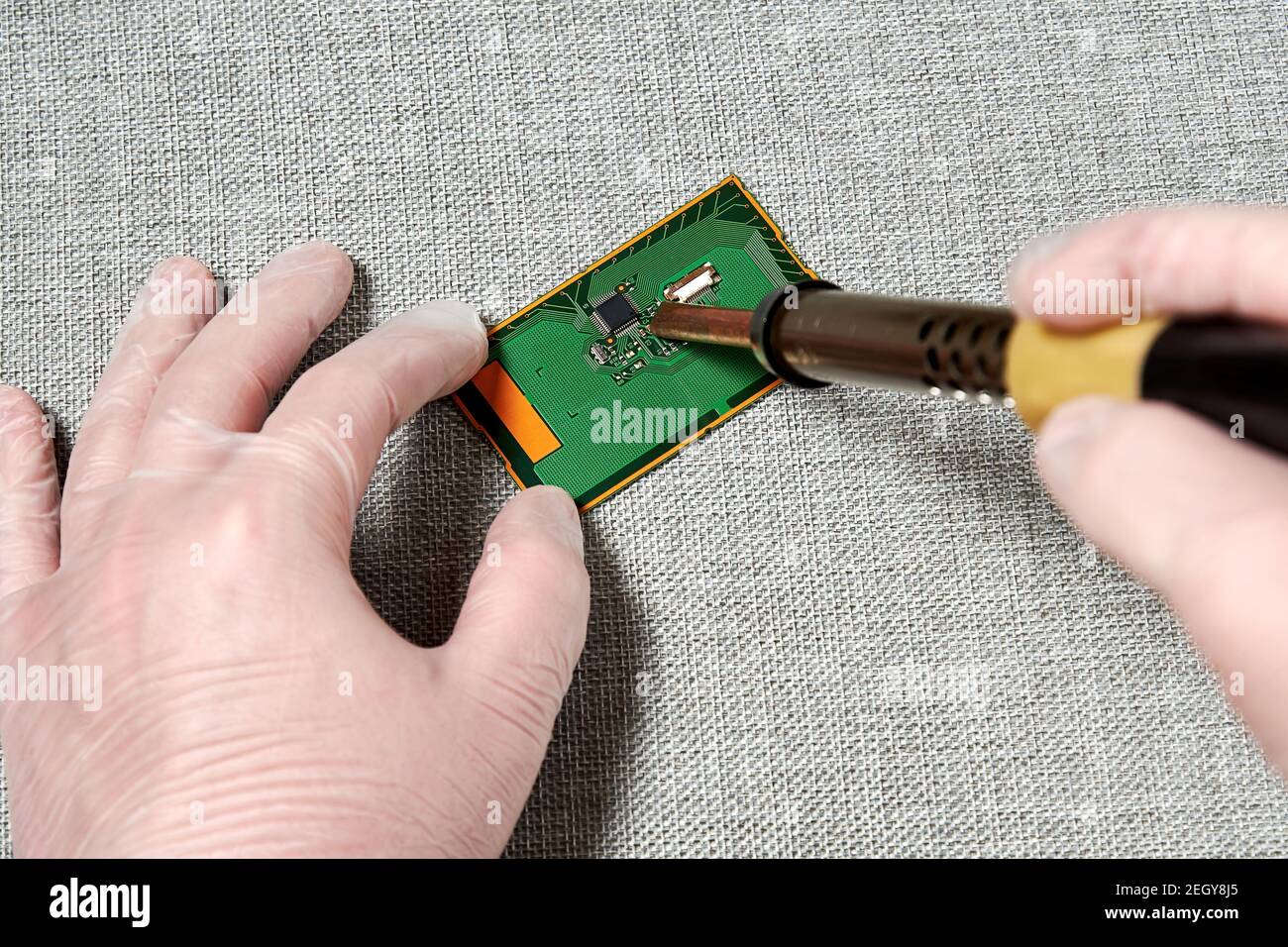 Hand soldering hi-res stock photography and images - Alamy