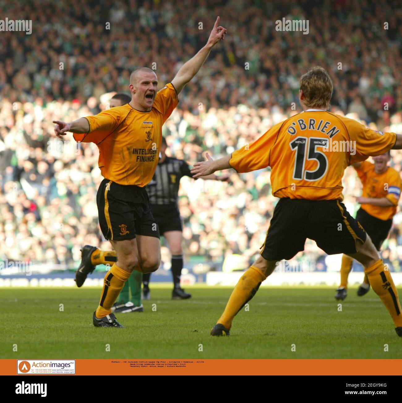 Football action derek lilley hi-res stock photography and images - Alamy