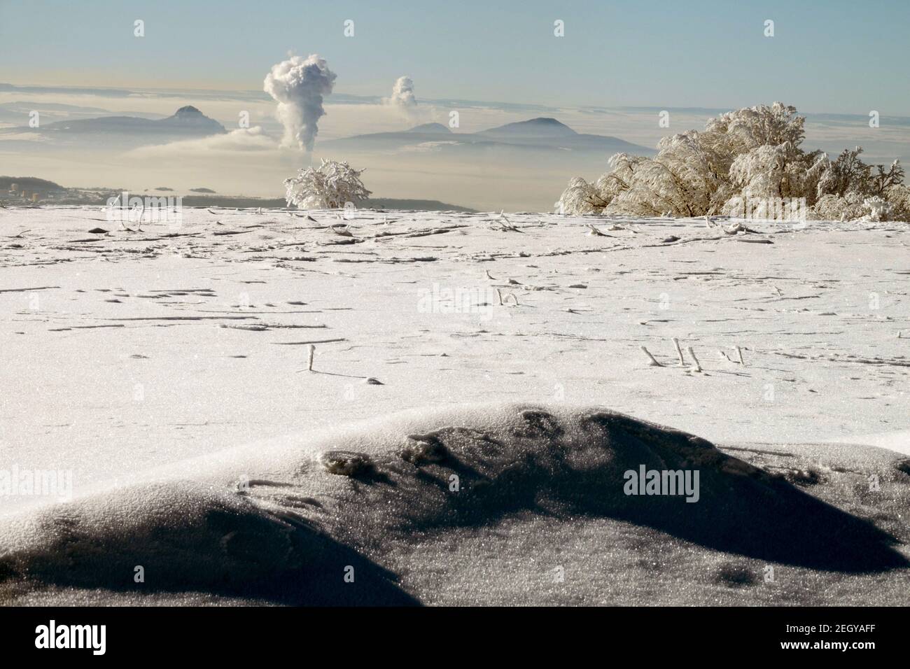 Winter season landscape hi-res stock photography and images - Alamy