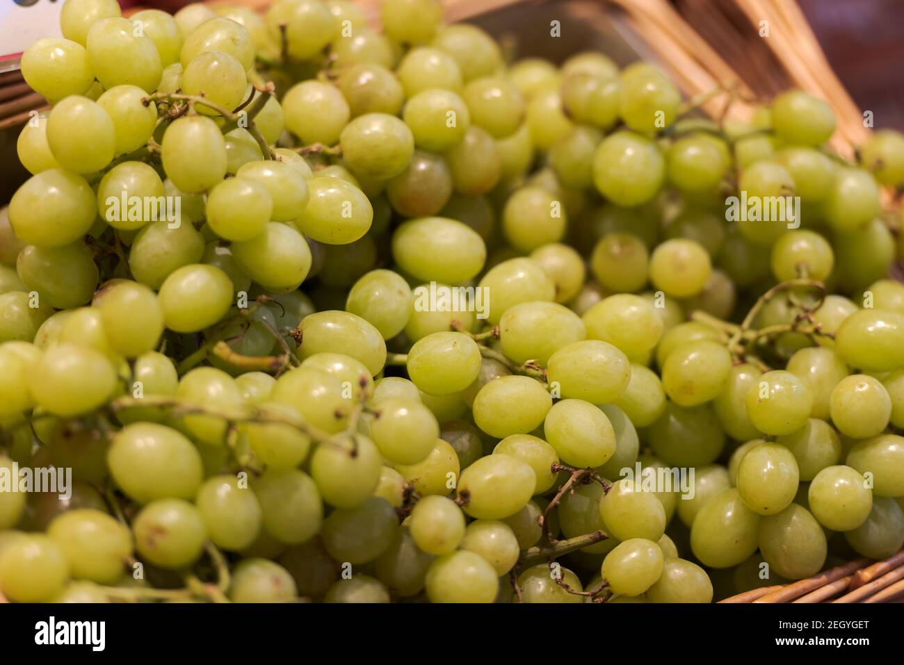 White seedless grapes hi-res stock photography and images - Alamy