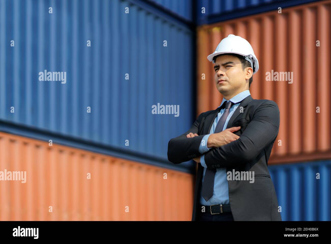 Man looking up at shipping containers hi-res stock photography and ...