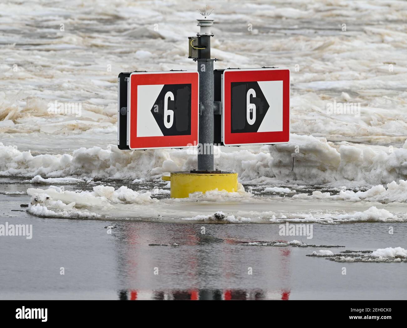 Flood gauge sign hi-res stock photography and images - Alamy
