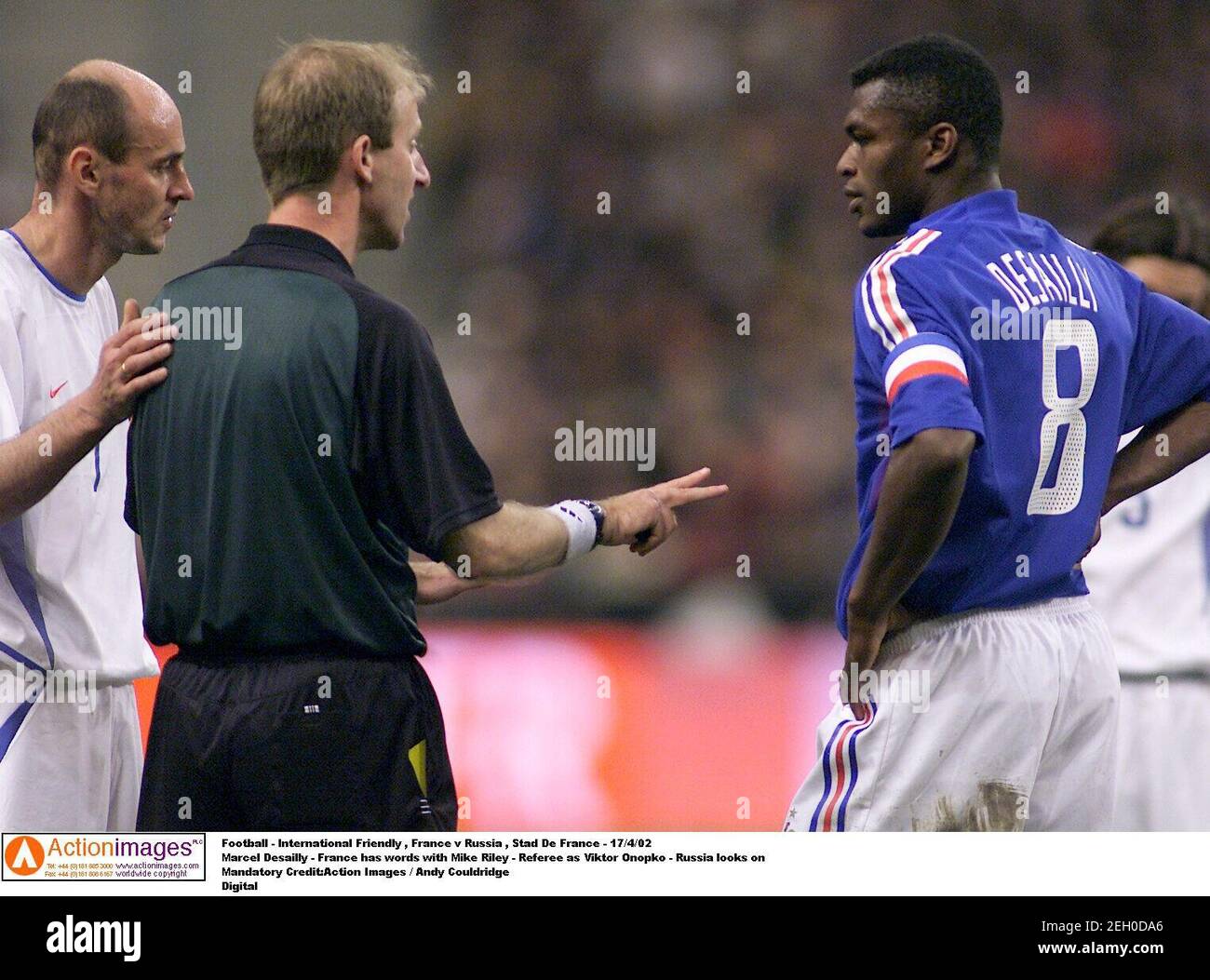 Mike riley referee hi-res stock photography and images - Alamy