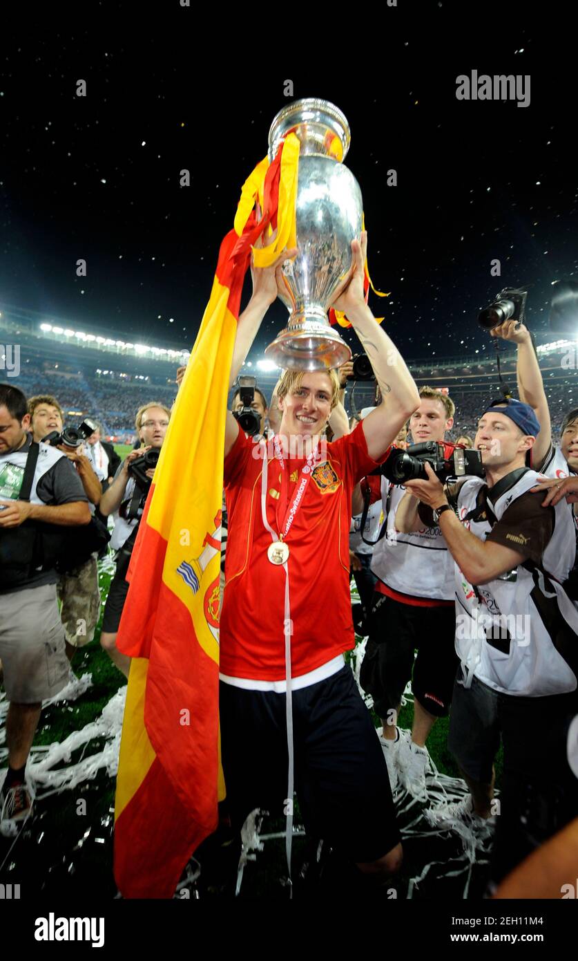 Uefa euro 2008 spain trophy hi-res stock photography and images - Alamy
