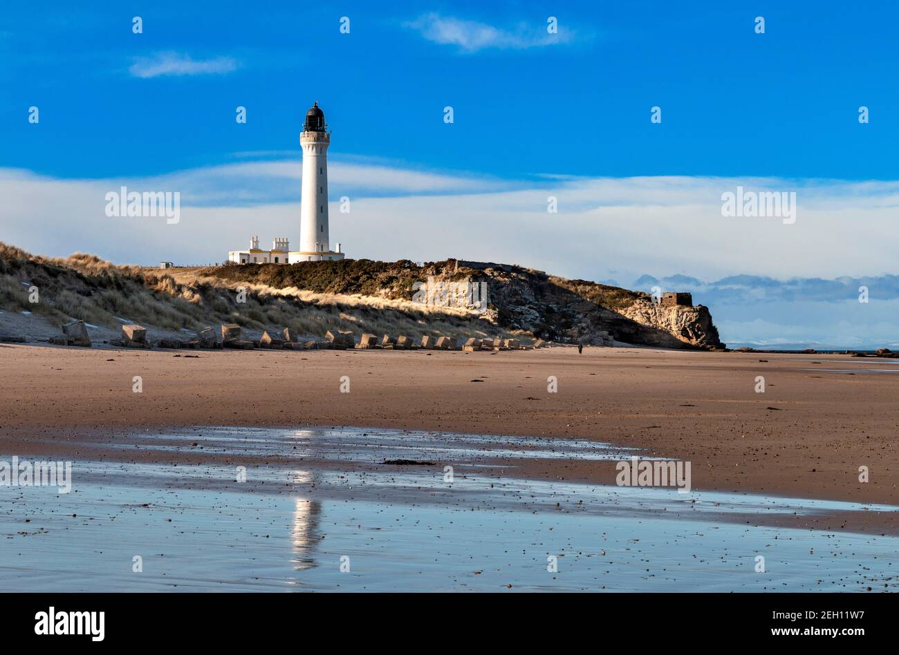 LOSSIEMOUTH BEACH MORAY COAST SCOTLAND THE COVESEA LIGHTHOUSE AND ...