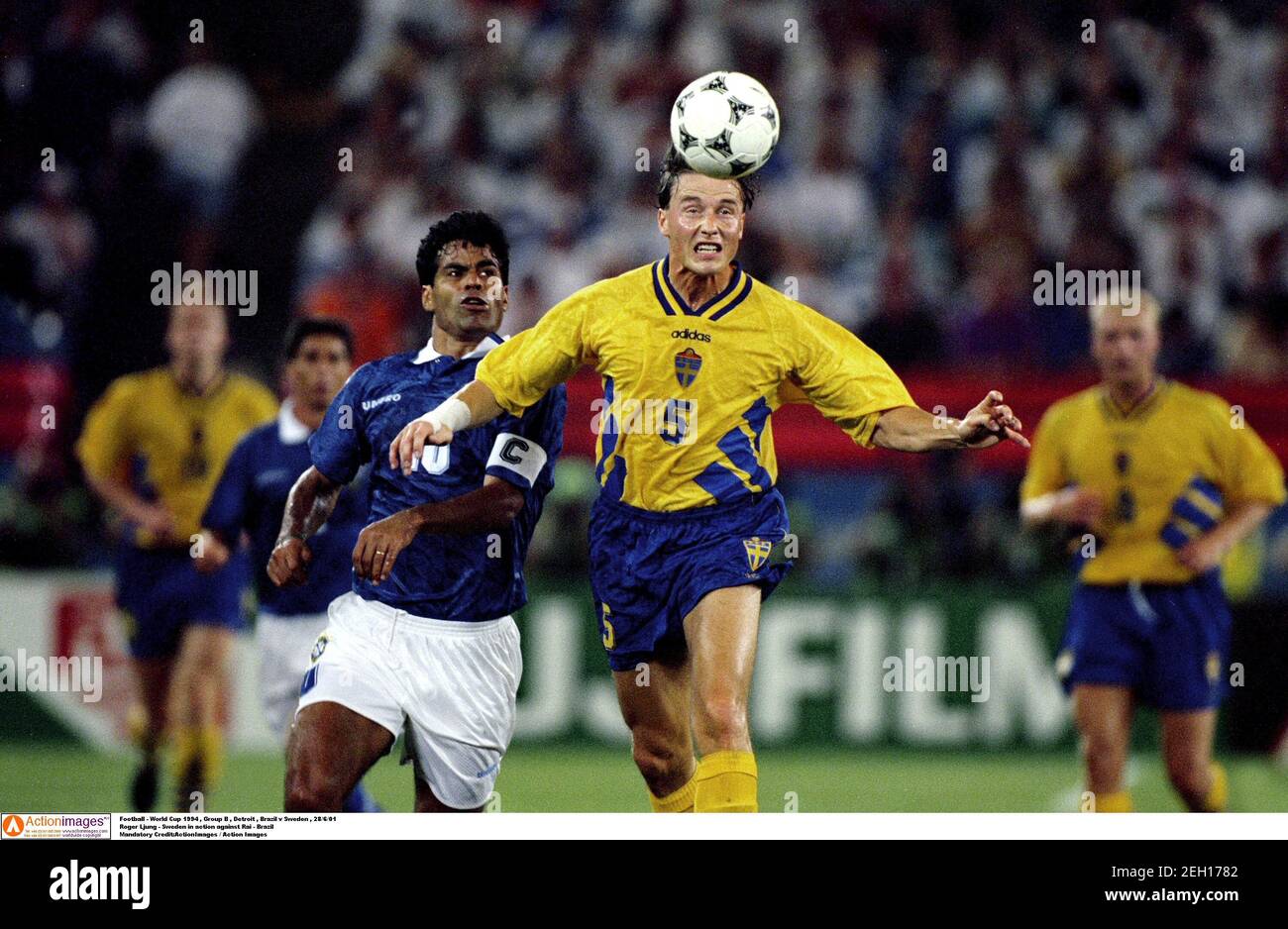 World cup brazil sweden soccer 1994 hi-res stock photography and images ...