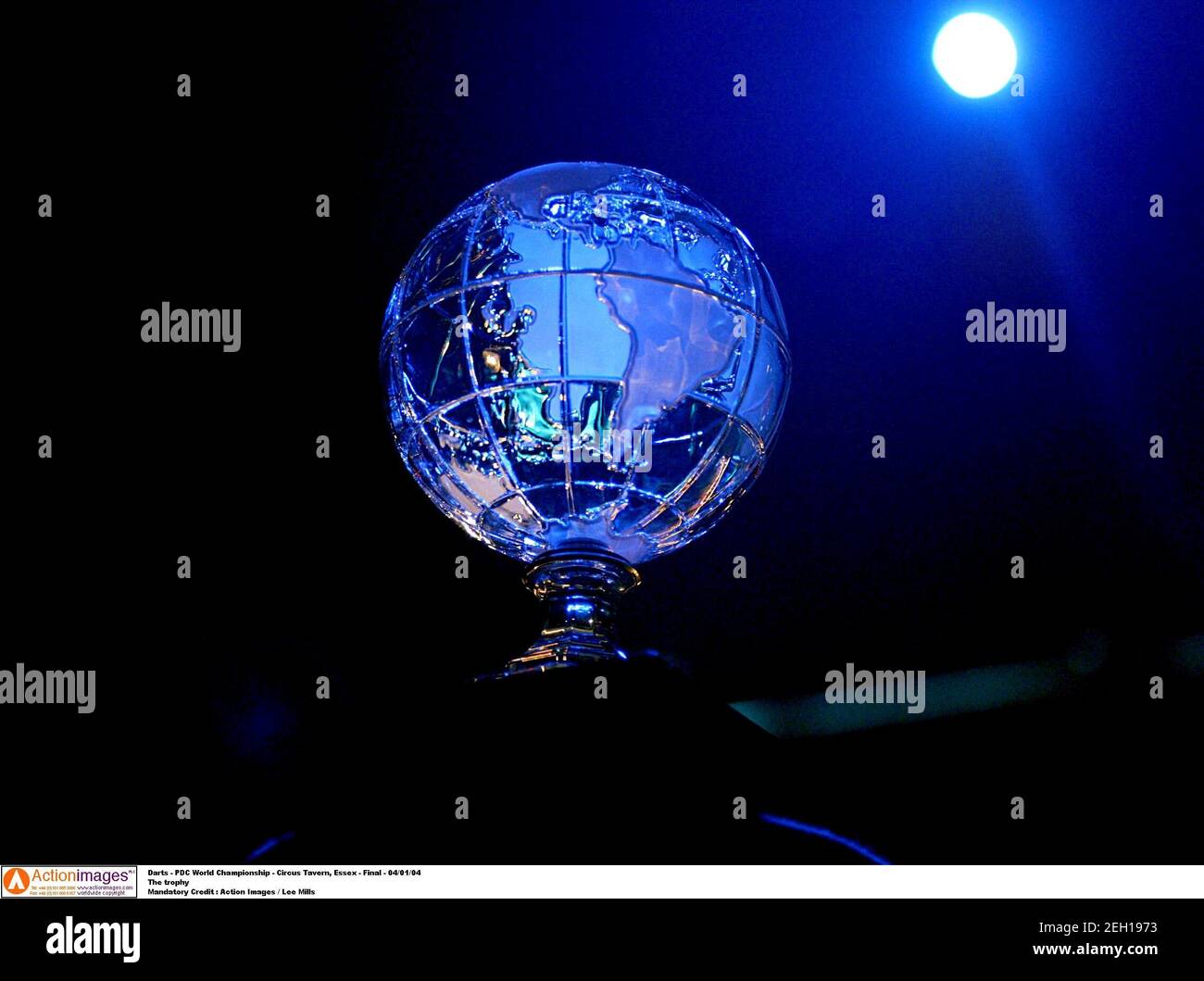 Pdc world championship trophy hi-res stock photography and images - Alamy