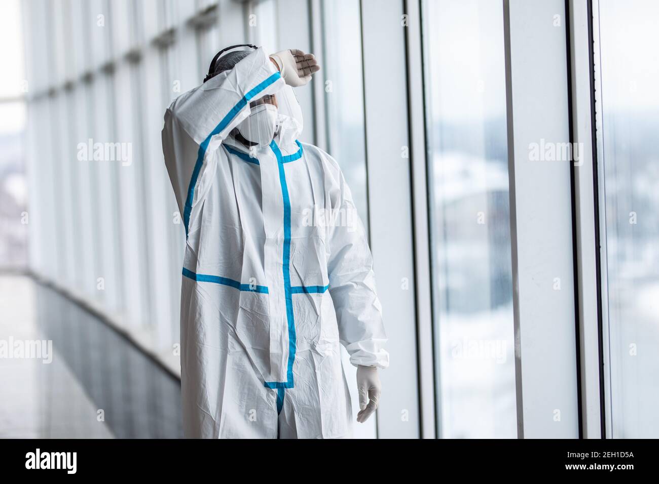 Doctor in hazmat suit and goggles in covid-19 pandemic. Hospital ...