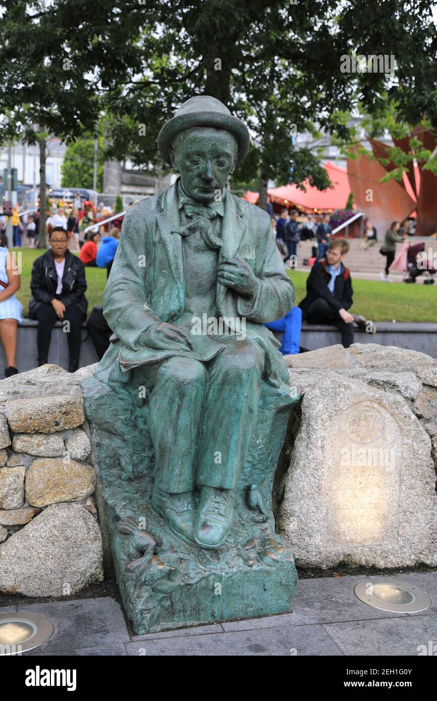 Galway ireland eyre square hi-res stock photography and images - Alamy