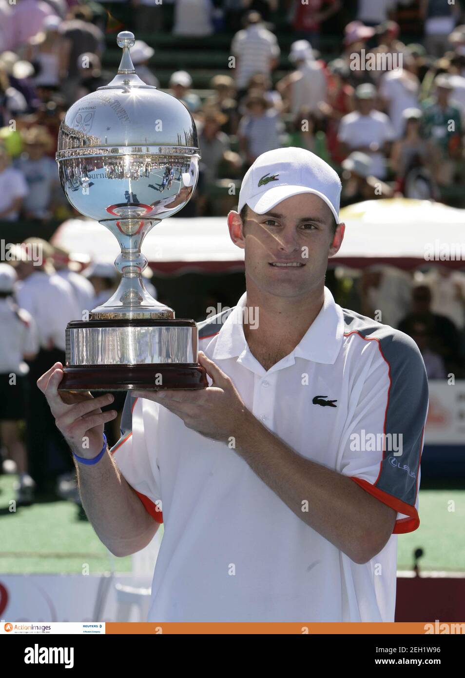 Usas andy roddick celebrates with the trophy hi-res stock photography ...