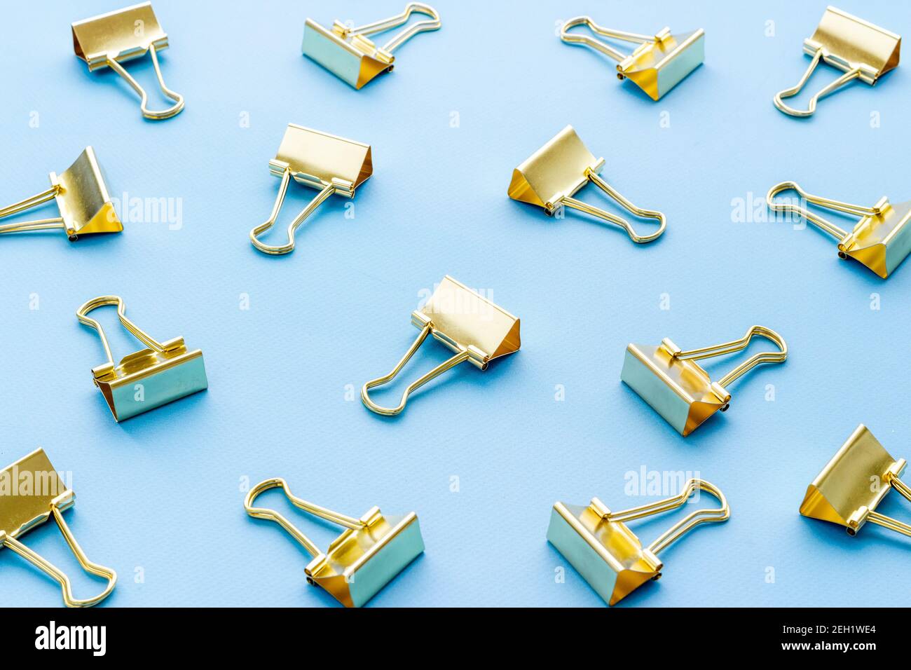 Office supplies pattern. Golden paper binder clips Stock Photo - Alamy