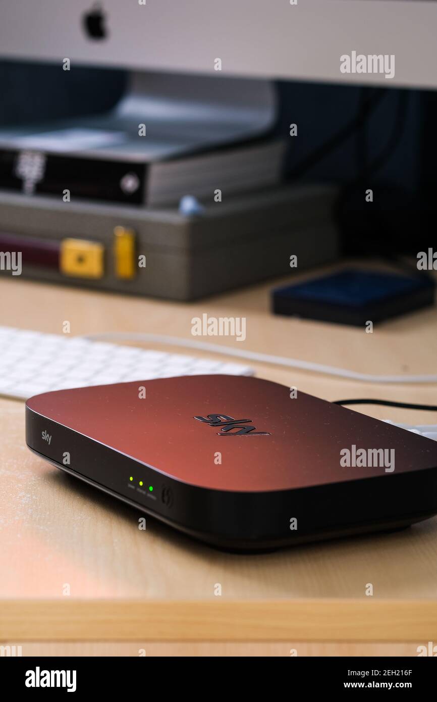 A Sky Q Broadband Router Stock Photo - Alamy