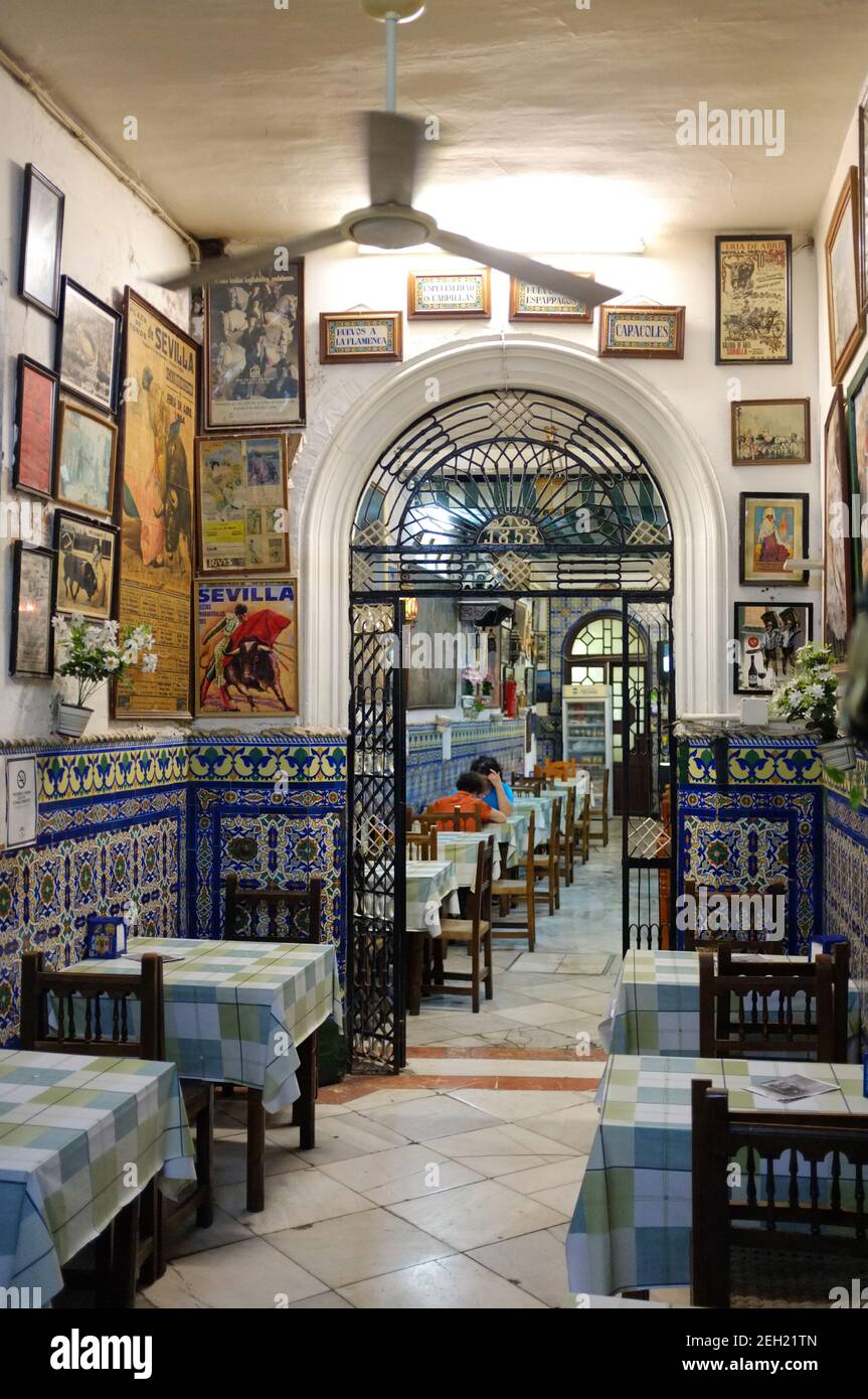 Sevilla restaurant hi-res stock photography and images - Alamy