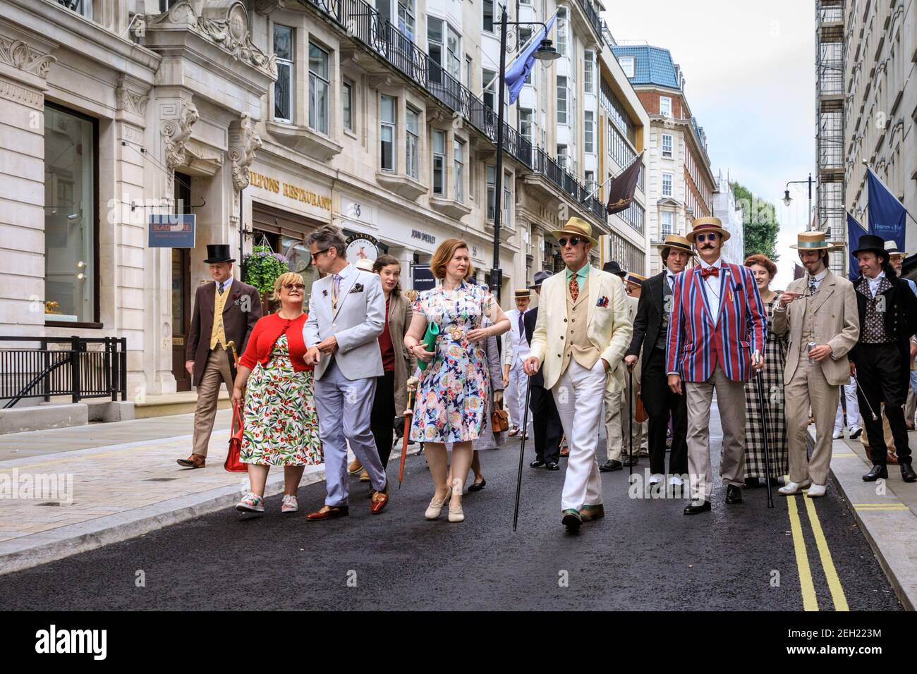 Dapper British Chaps and Chapettes at ' The Grand Flaneur' Chap Walk ...
