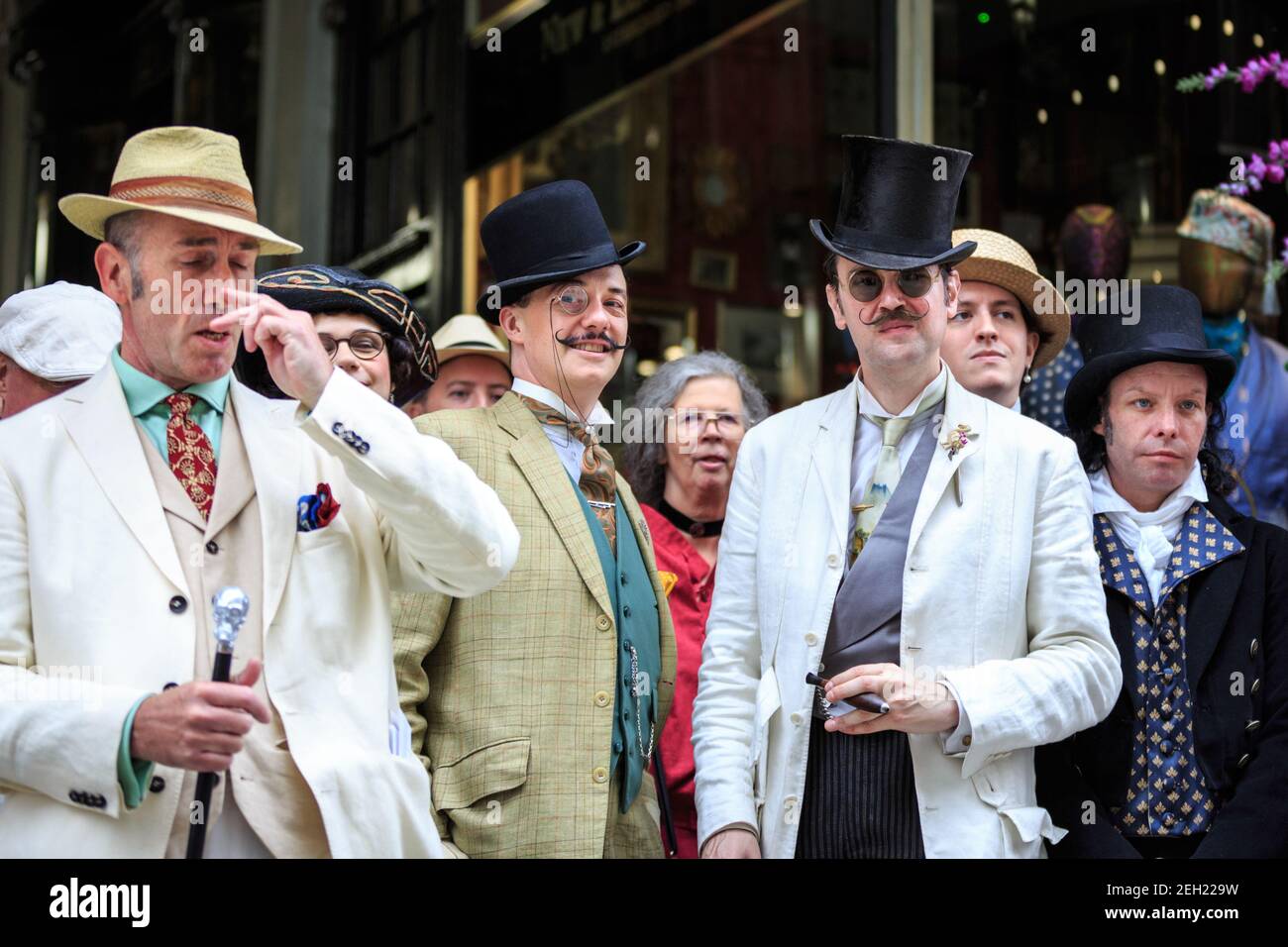 Dapper chap hi-res stock photography and images - Alamy