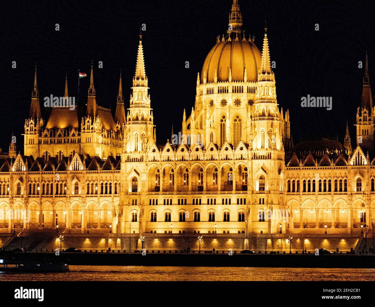 Incredible front view of the illuminated Hungarian Parliament Building ...