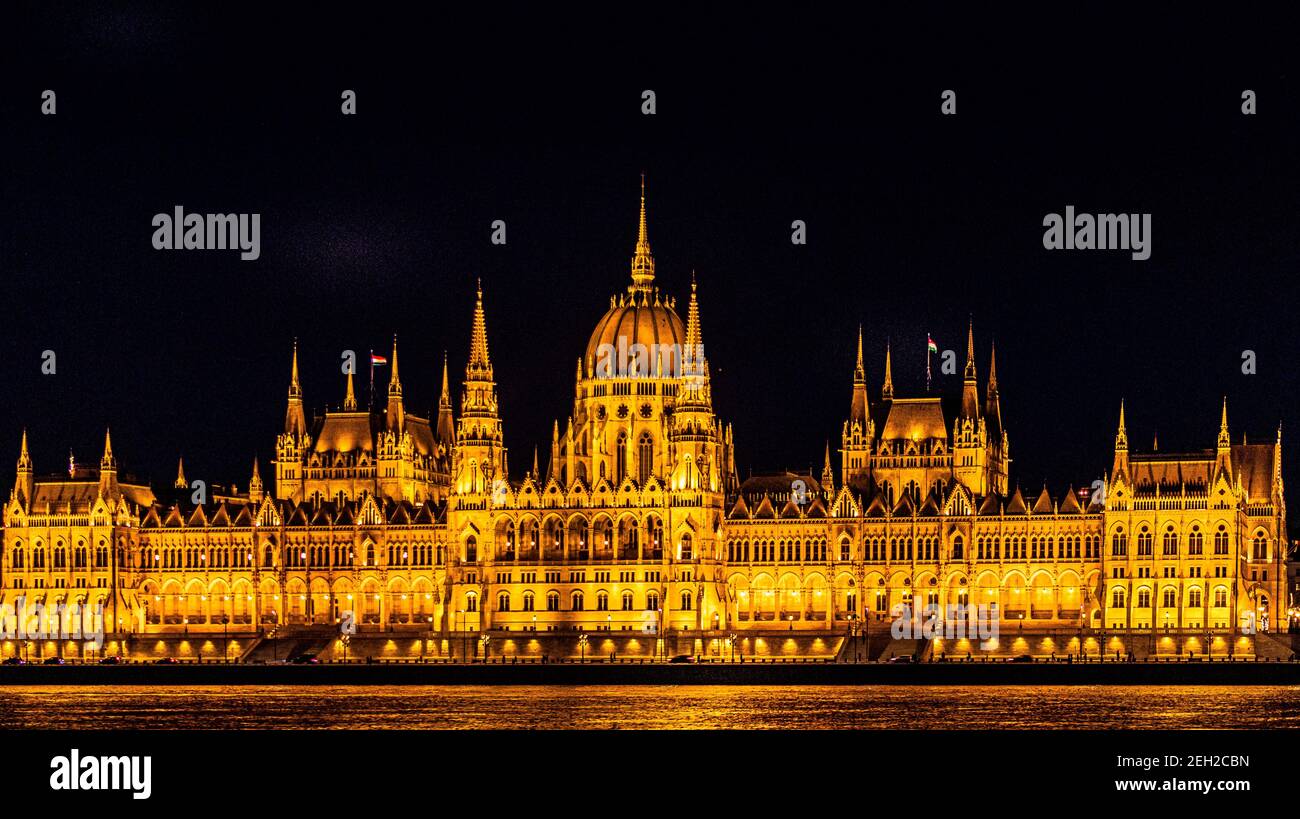 Incredible front view of the illuminated Hungarian Parliament Building ...