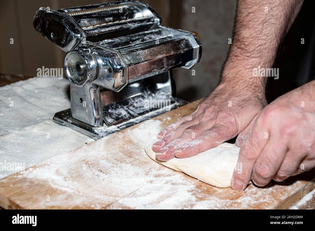 Vintage italian pasta making machine hi-res stock photography and ...