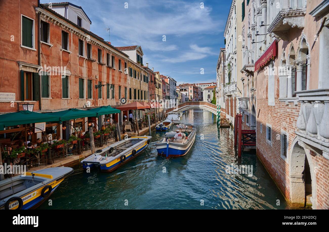 Typical small canal buildings hi-res stock photography and images - Alamy