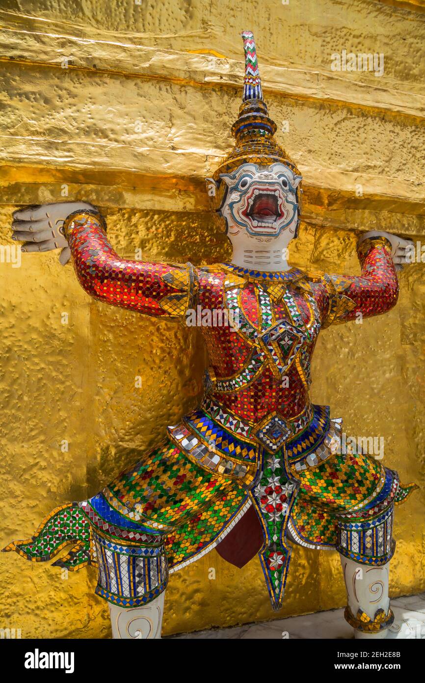 Demon statues hi-res stock photography and images - Alamy
