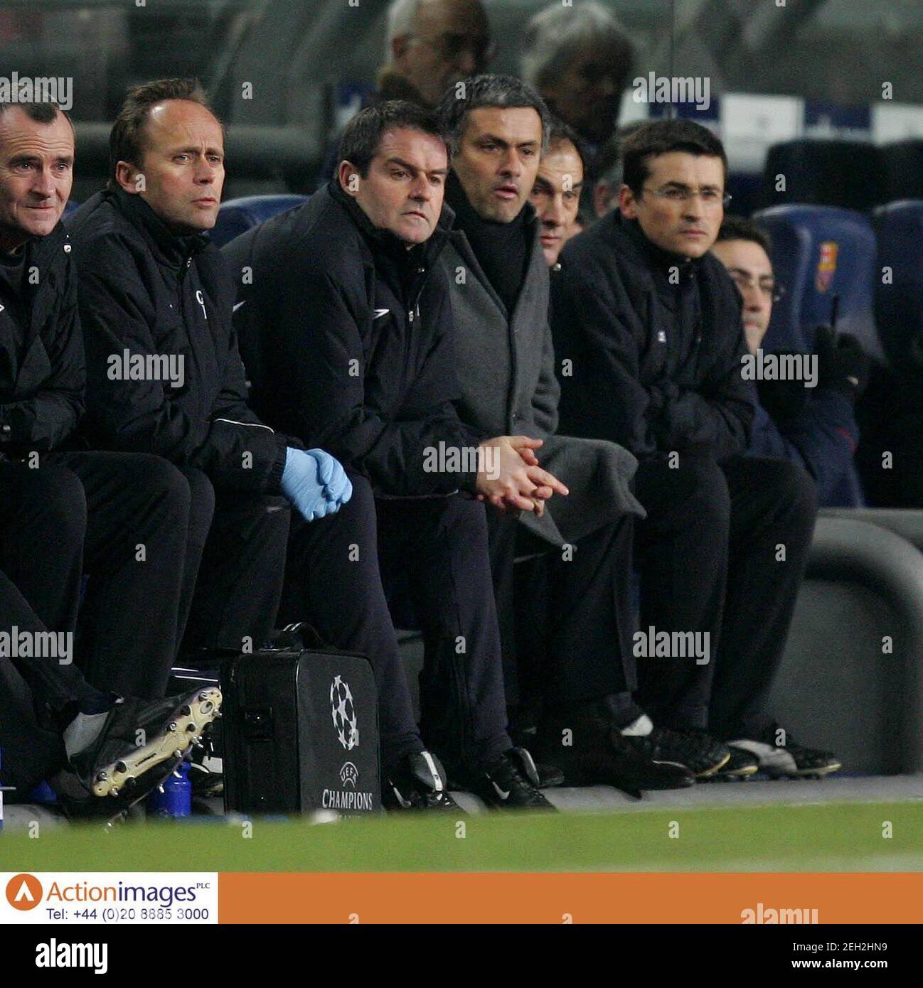 Chelsea fc bench hi-res stock photography and images - Alamy