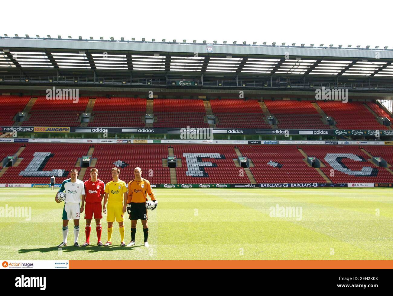 Xabi alonso liverpool 2006 hi-res stock photography and images - Alamy
