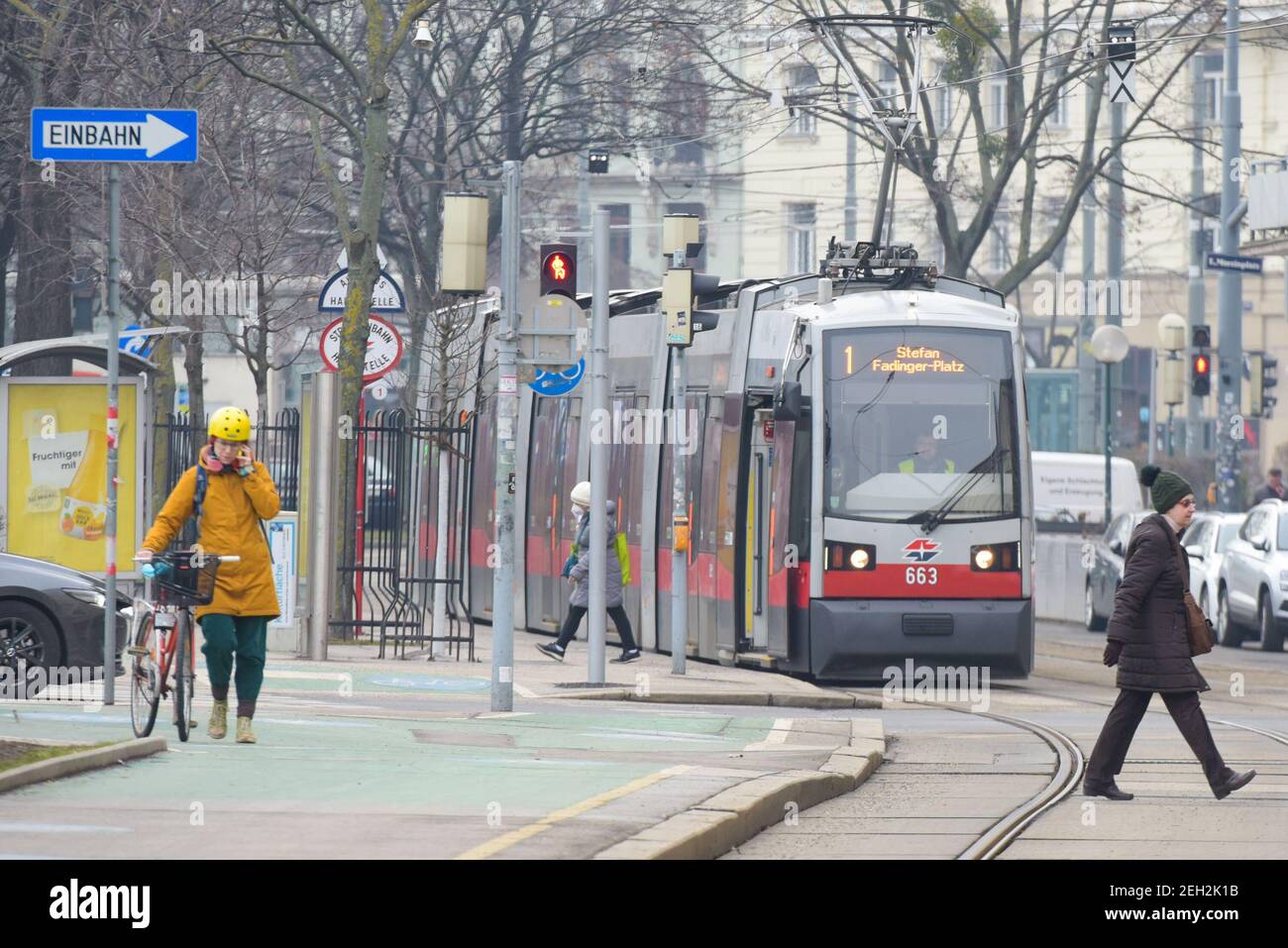 Wiener linien bus hi-res stock photography and images - Alamy