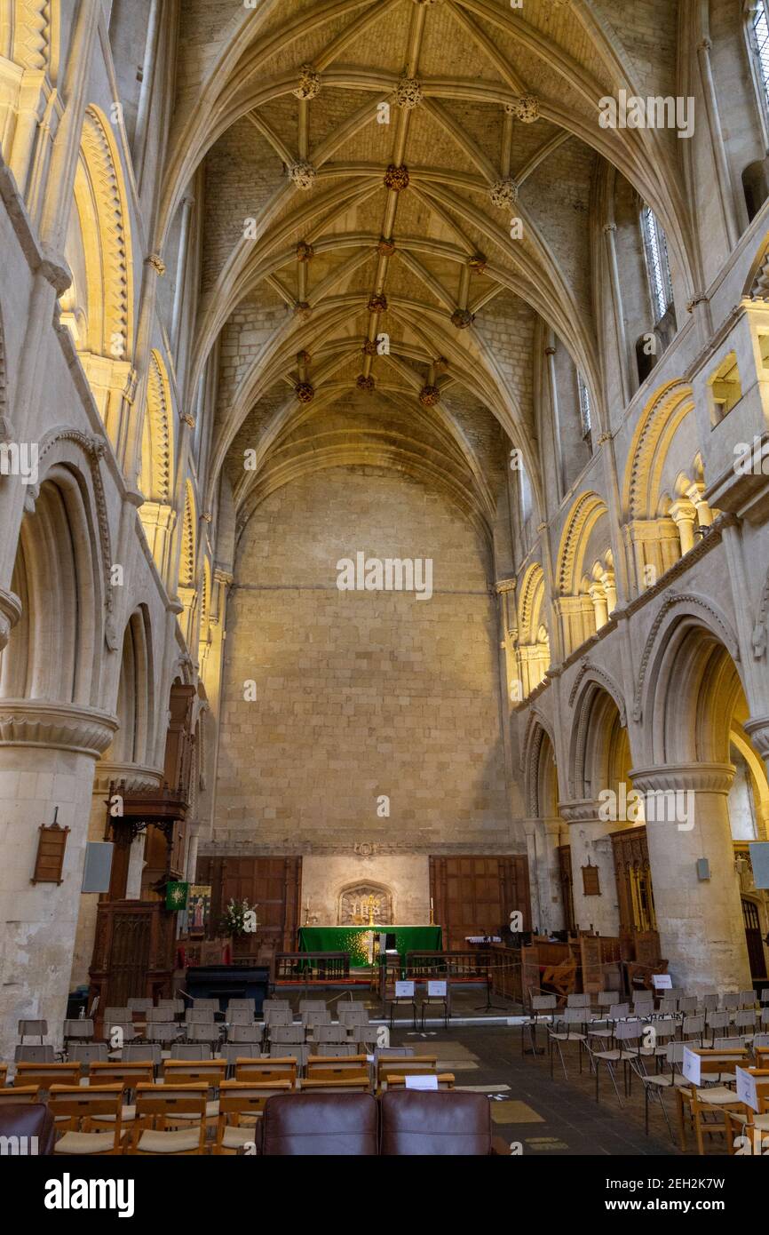 Nave columns hi-res stock photography and images - Alamy
