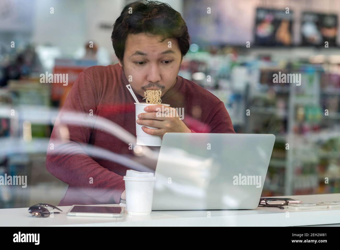 Ramen noodle box hi-res stock photography and images - Alamy
