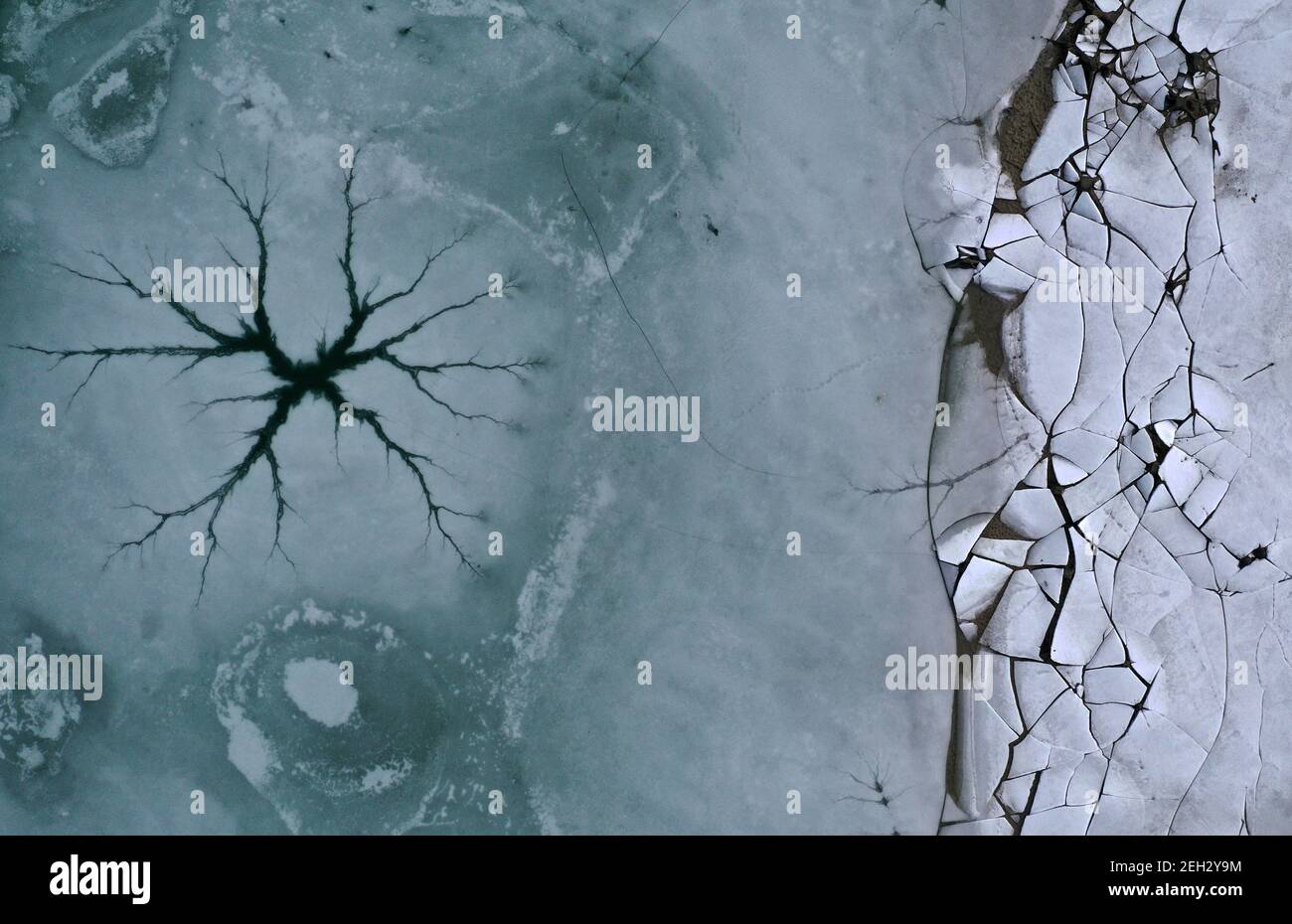 Broken ice sheets hi-res stock photography and images - Alamy