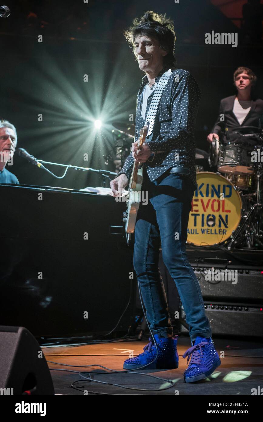 Ronnie wood 2017 stage hi-res stock photography and images - Alamy