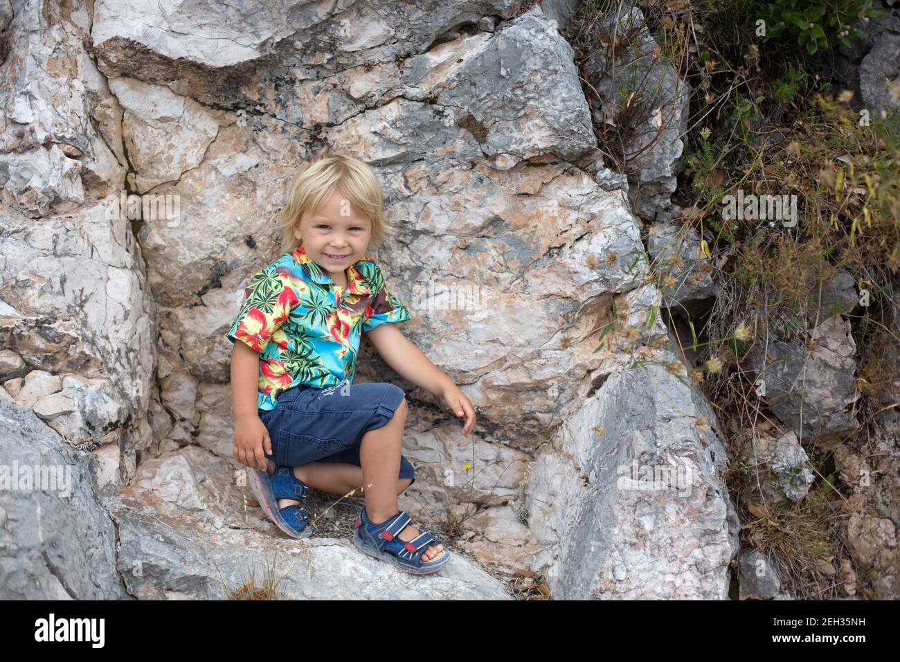 Child stone look grass hi-res stock photography and images - Alamy