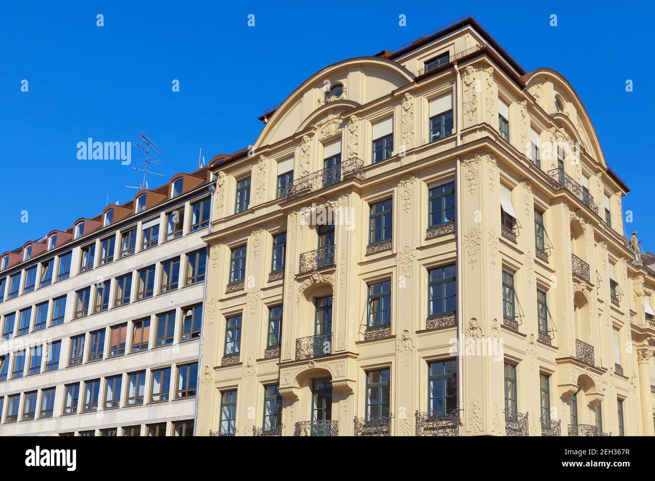 Baroque mansion house with sculpting ornate Stock Photo - Alamy