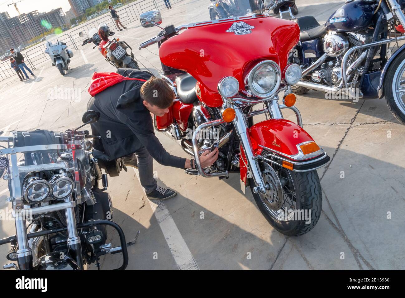 Red chopper harley davidson hi-res stock photography and images - Alamy