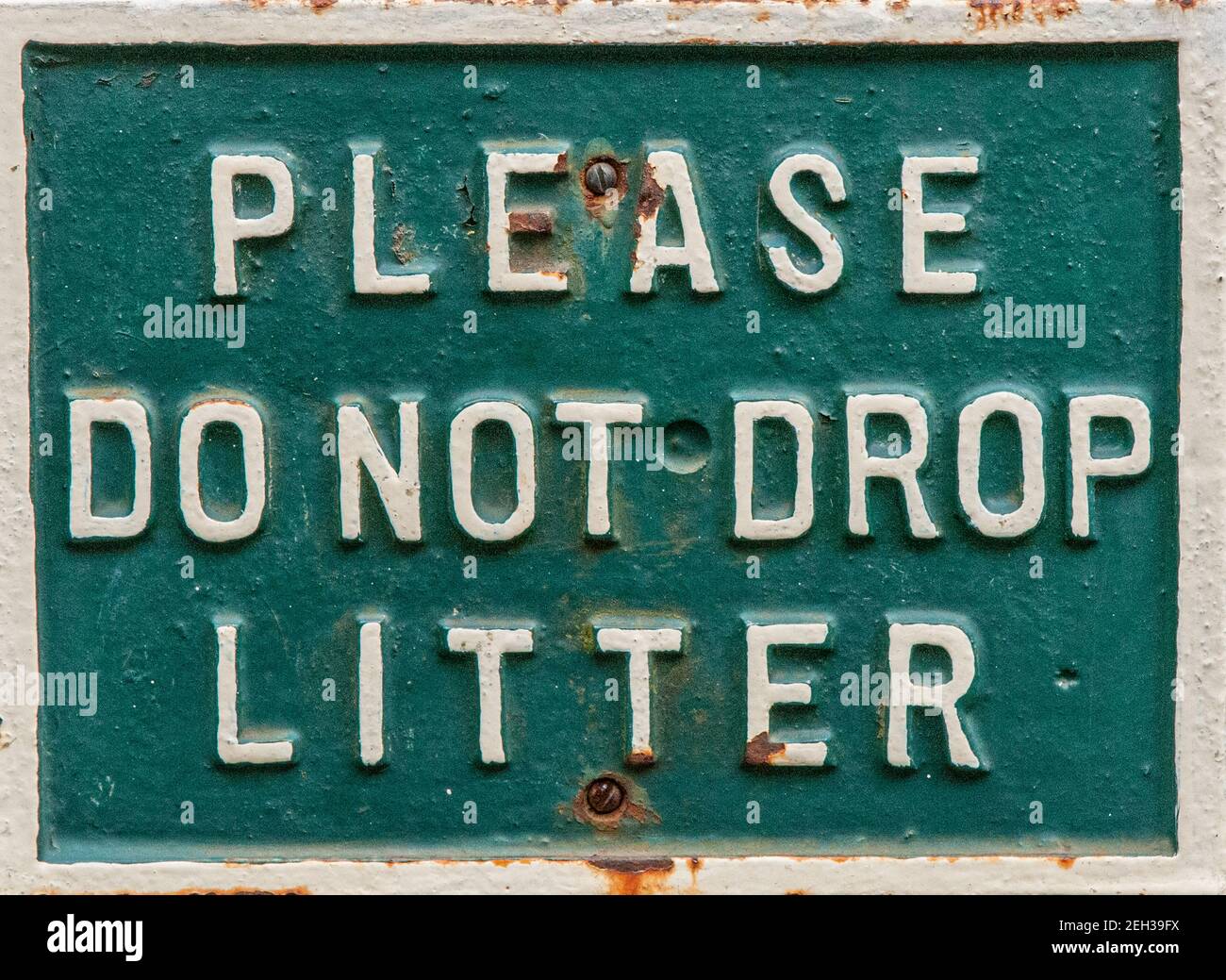 Vintage litter sign Stock Photo - Alamy
