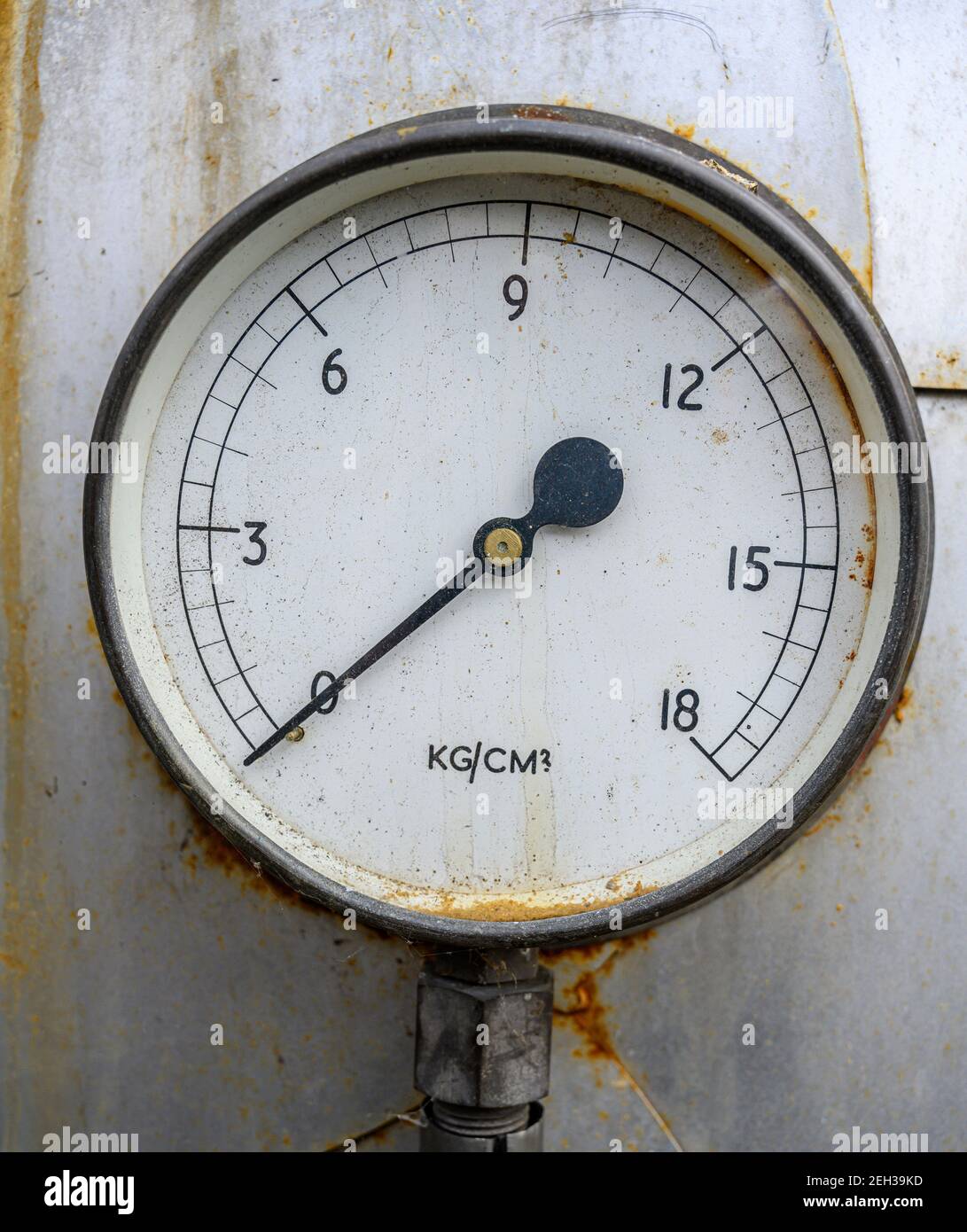 Vintage pressure gauge Stock Photo - Alamy
