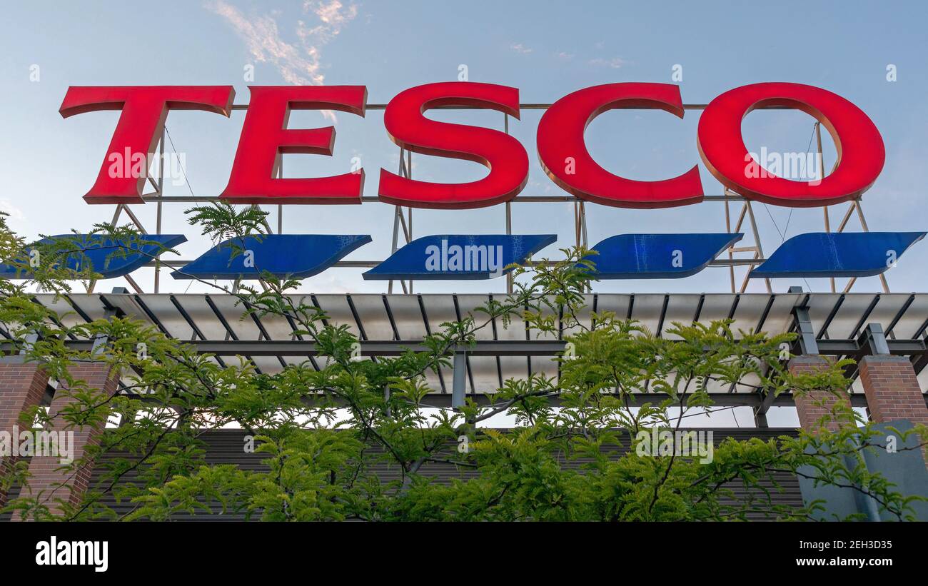 Tesco supermarket grocery hi-res stock photography and images - Alamy
