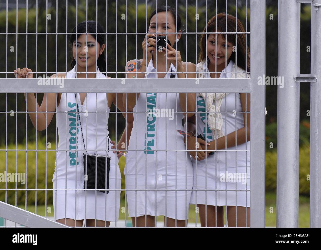 Pit girls during qualifying hi-res stock photography and images - Alamy