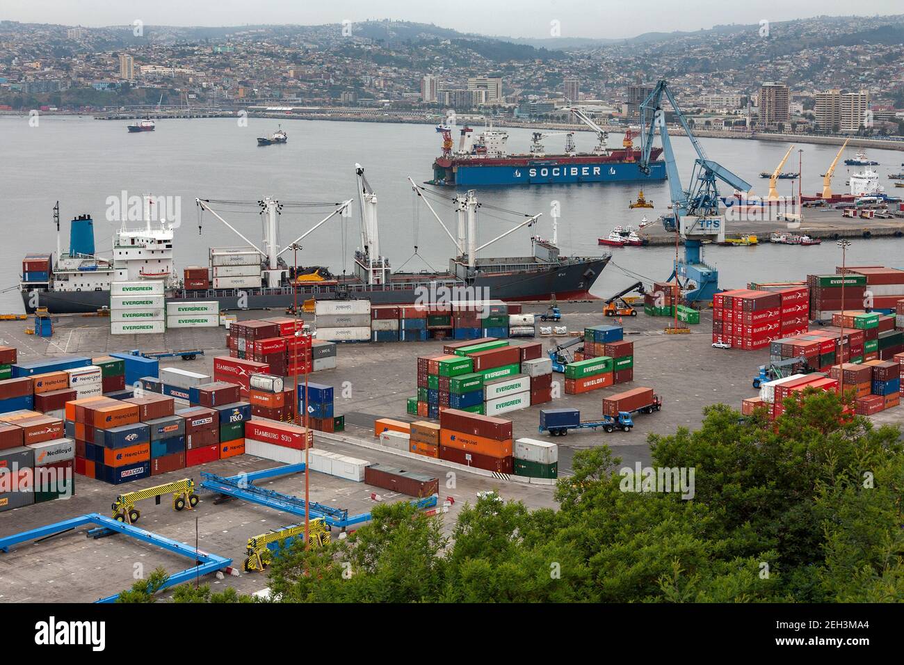 Valparaiso containers ship hi-res stock photography and images - Alamy