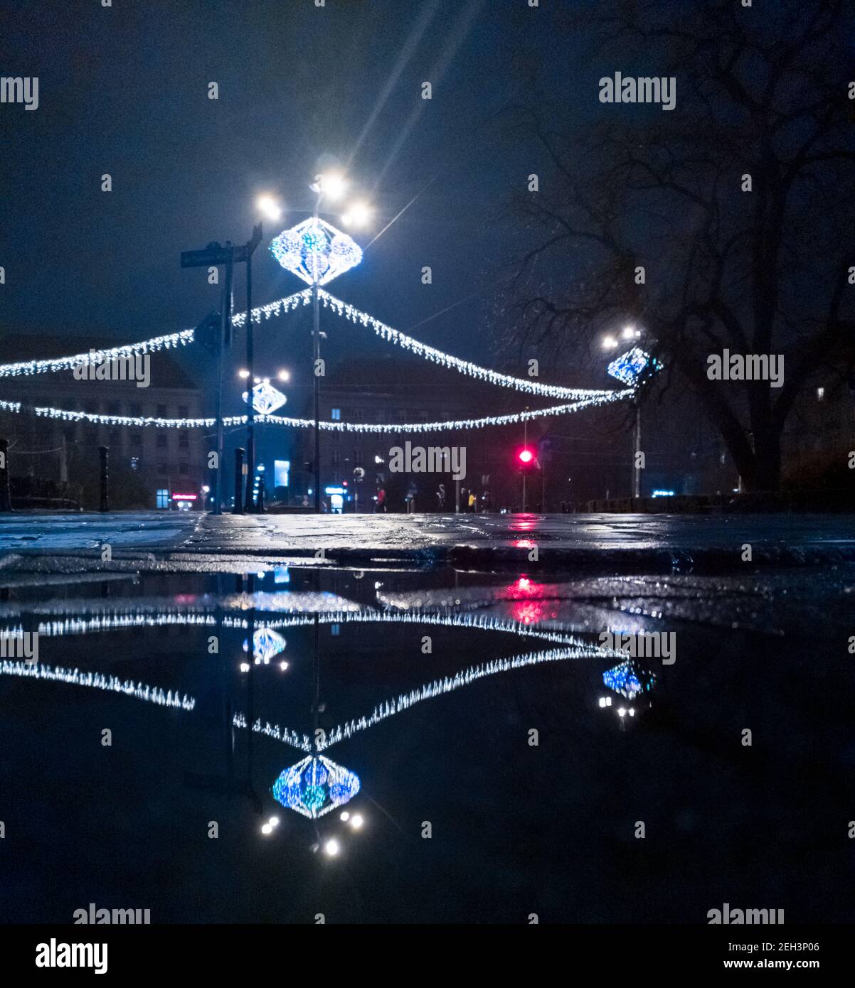 Puddle reflection night hi-res stock photography and images - Alamy